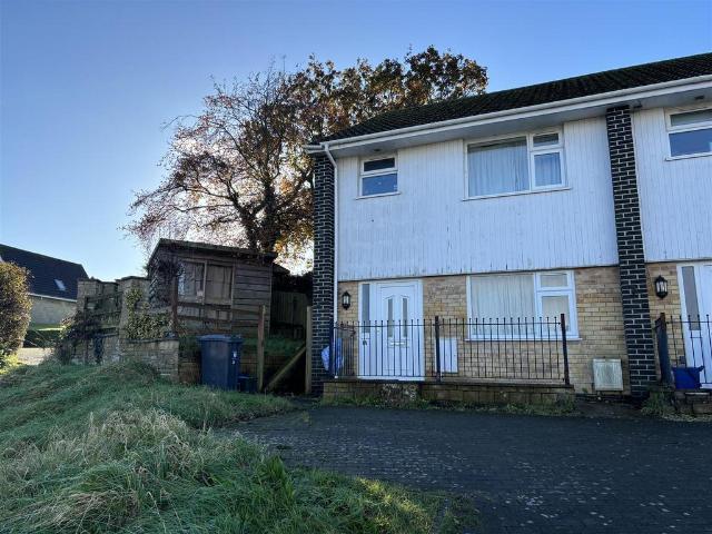 3 bedroom end of terrace house to rent