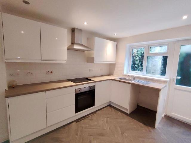 3 bedroom end of terrace house to rent