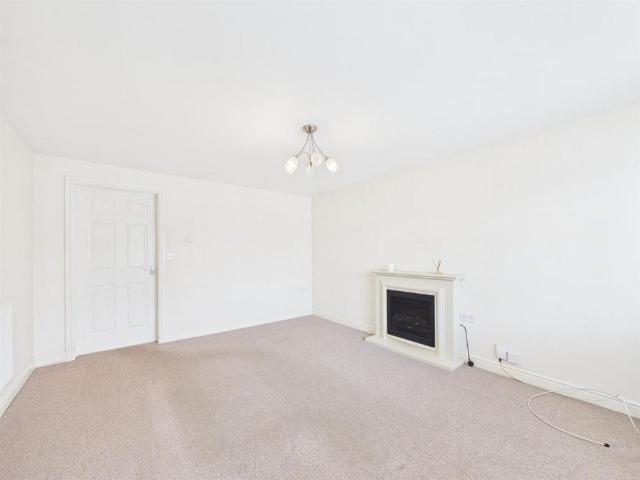 3 bedroom end of terrace house to rent