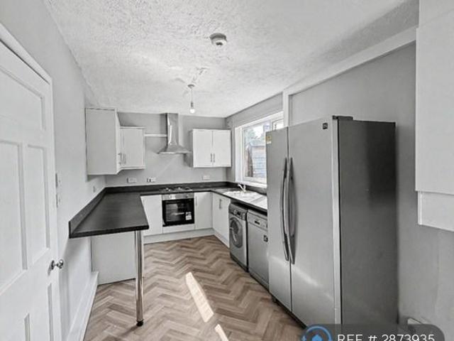 3 bedroom end of terrace house to rent