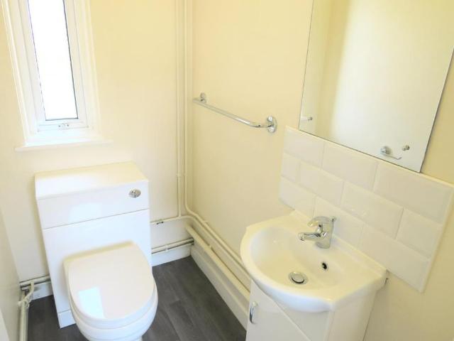 3 bedroom end of terrace house to rent