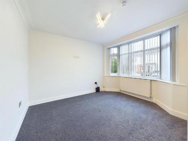 3 bedroom end of terrace house to rent