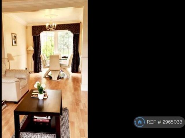 3 bedroom end of terrace house to rent