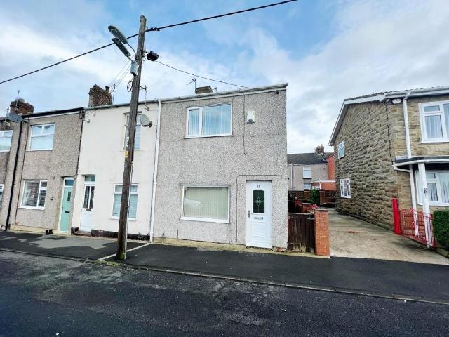 3 bedroom end of terrace house to rent