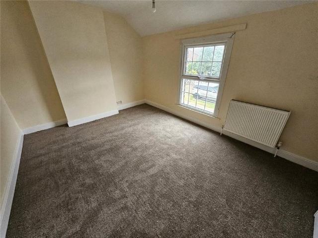 3 bedroom end of terrace house to rent