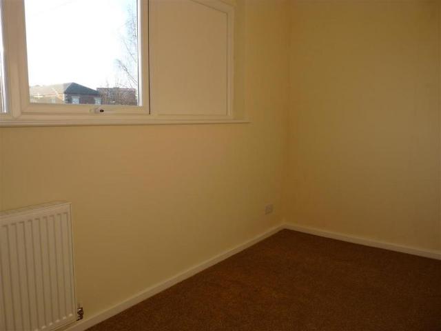 3 bedroom end of terrace house to rent
