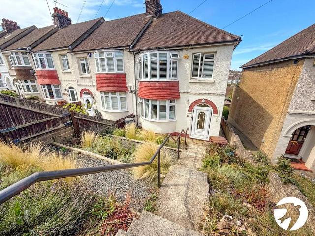 3 bedroom end of terrace house to rent