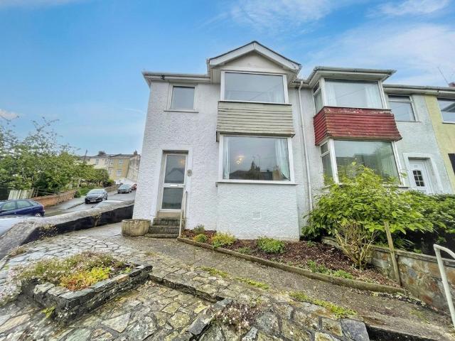 3 bedroom end of terrace house to rent
