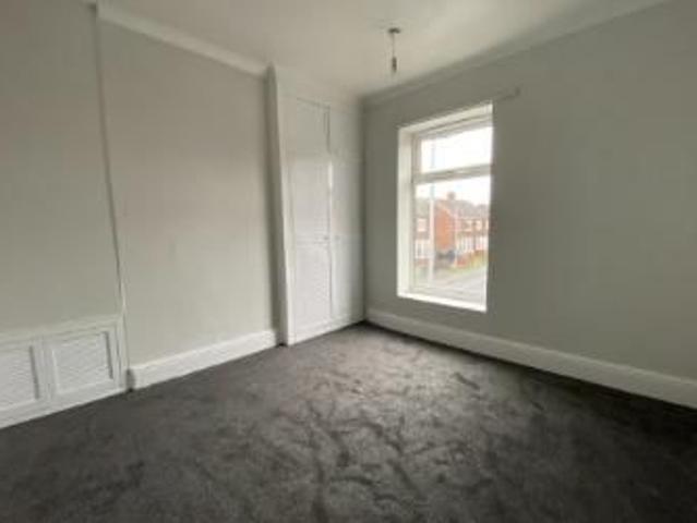 3 bedroom end of terrace house to rent