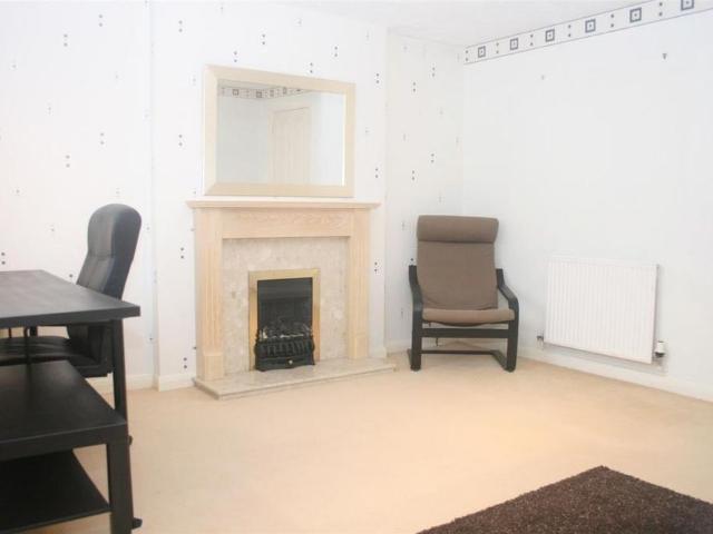 3 bedroom end of terrace house to rent