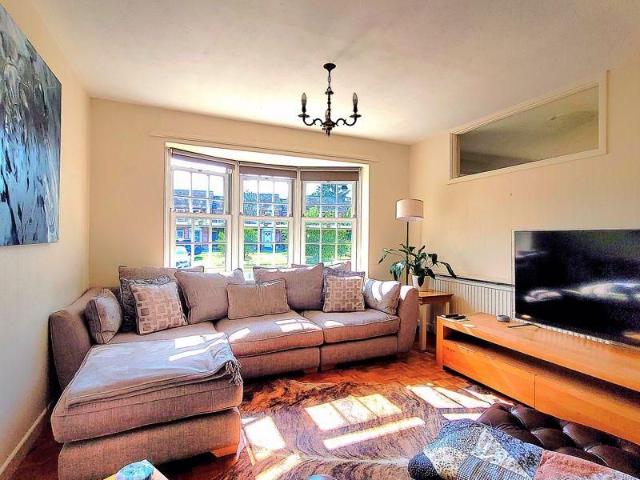 3 bedroom end of terrace house to rent