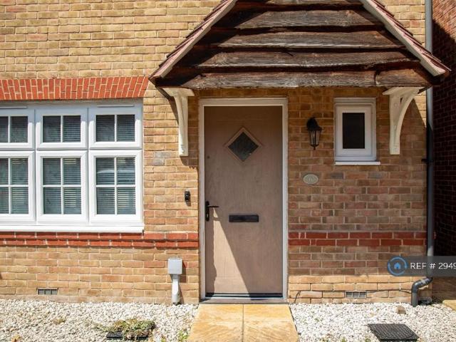 3 bedroom end of terrace house to rent