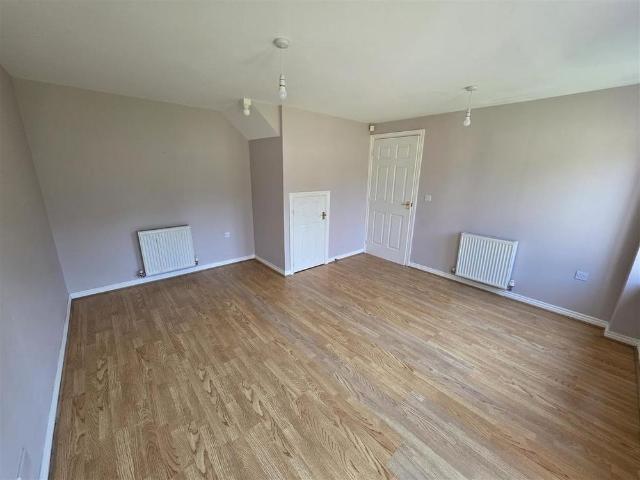 3 bedroom end of terrace house to rent