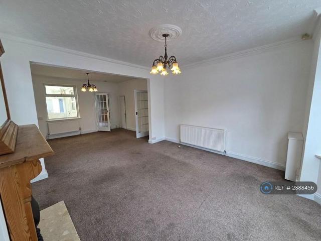 3 bedroom end of terrace house to rent
