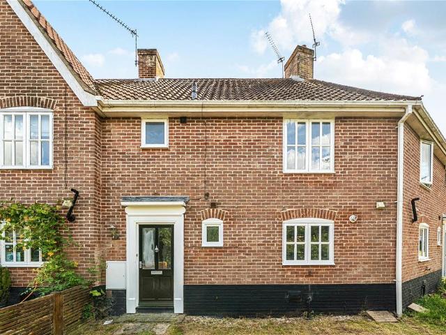 3 bedroom end of terrace house to rent