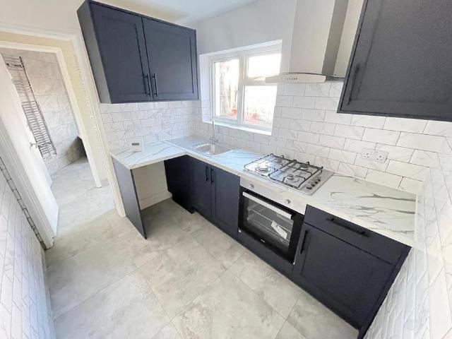 3 bedroom end of terrace house to rent