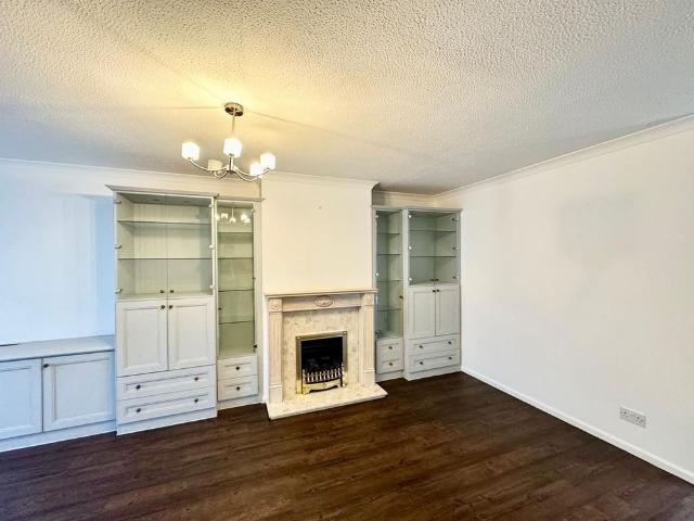 3 bedroom end of terrace house to rent