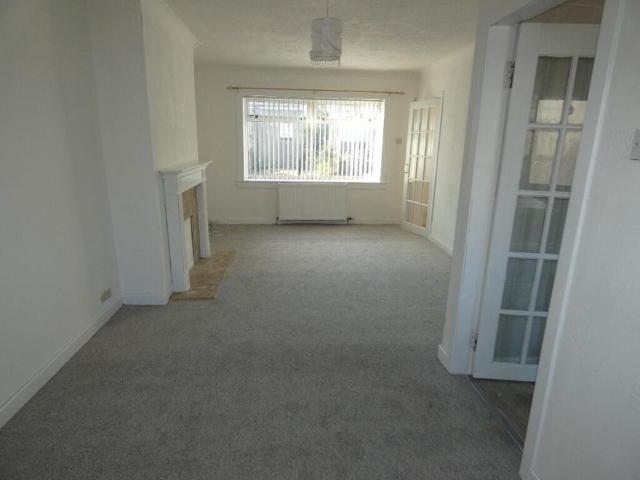 3 bedroom end of terrace house to rent