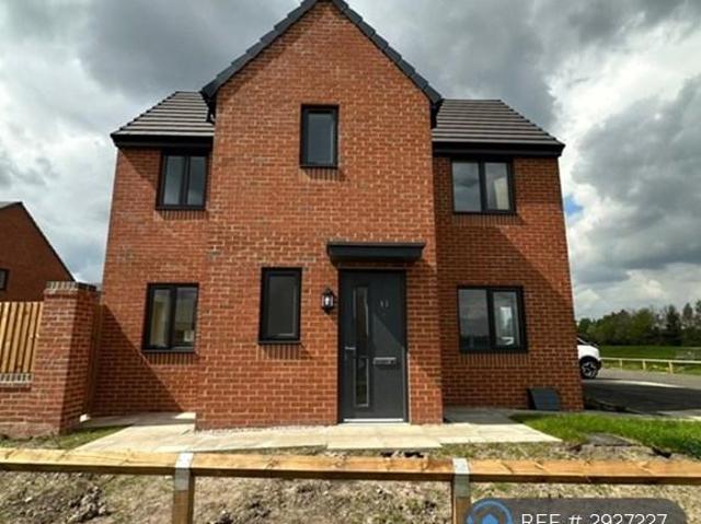 3 bedroom end of terrace house to rent