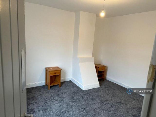 3 bedroom end of terrace house to rent