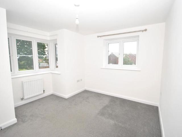 3 bedroom end of terrace house to rent