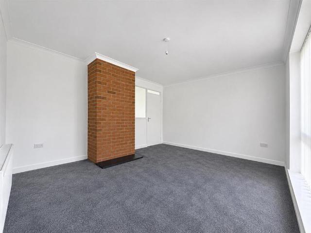 3 bedroom end of terrace house to rent