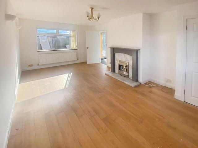 3 bedroom end of terrace house to rent