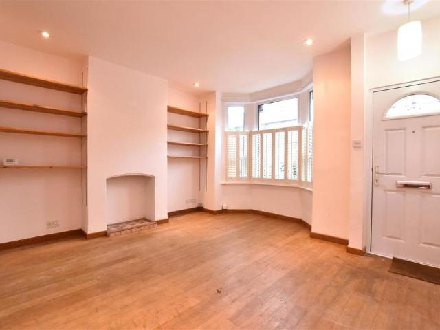 3 bedroom end of terrace house to rent