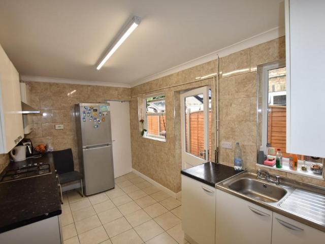 3 bedroom end of terrace house to rent