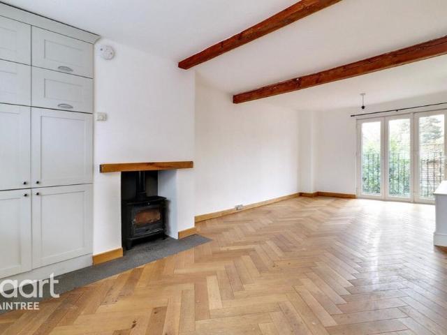 3 bedroom end of terrace house to rent