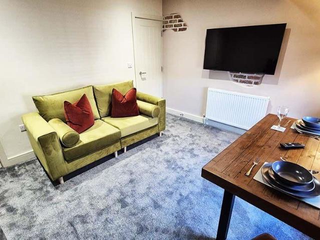 3 bedroom end of terrace house to rent