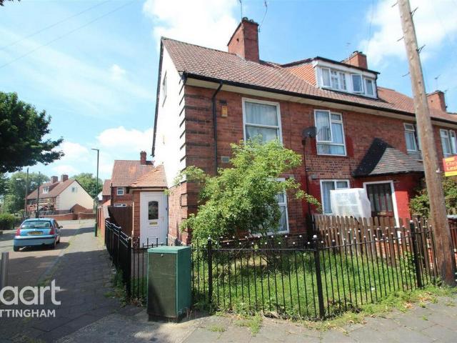 3 bedroom end of terrace house to rent
