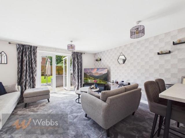 3 bedroom end of terrace house to rent