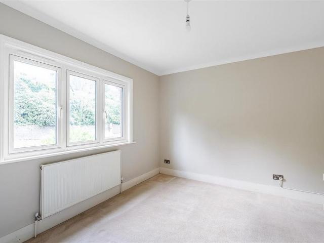 3 bedroom end of terrace house to rent