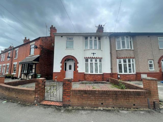 3 bedroom end of terrace house to rent