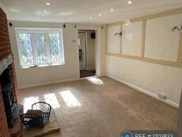 3 bedroom end of terrace house to rent