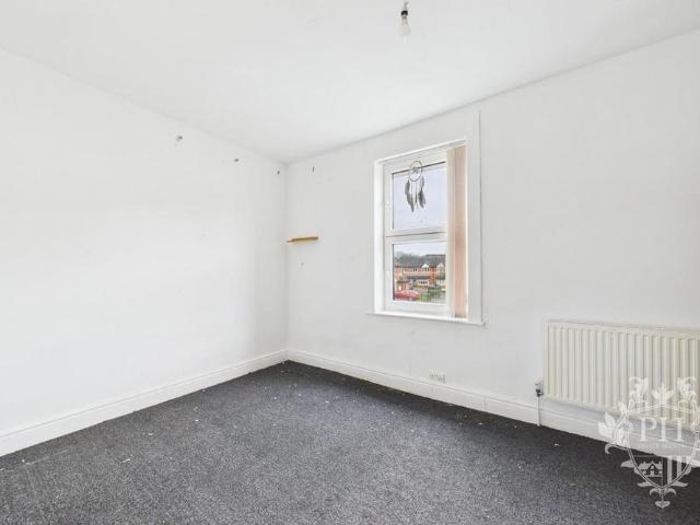 3 bedroom end of terrace house to rent