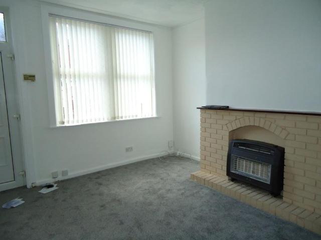 3 bedroom end of terrace house to rent