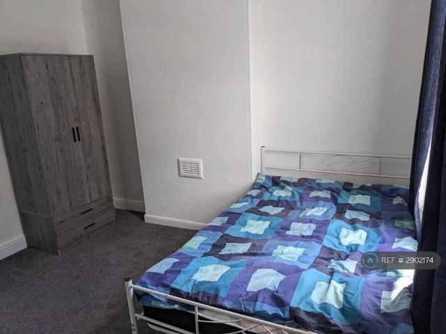 3 bedroom end of terrace house to rent