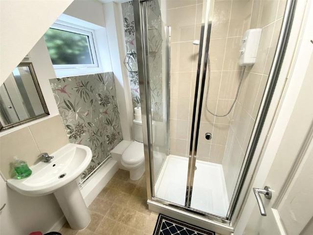 3 bedroom end of terrace house to rent