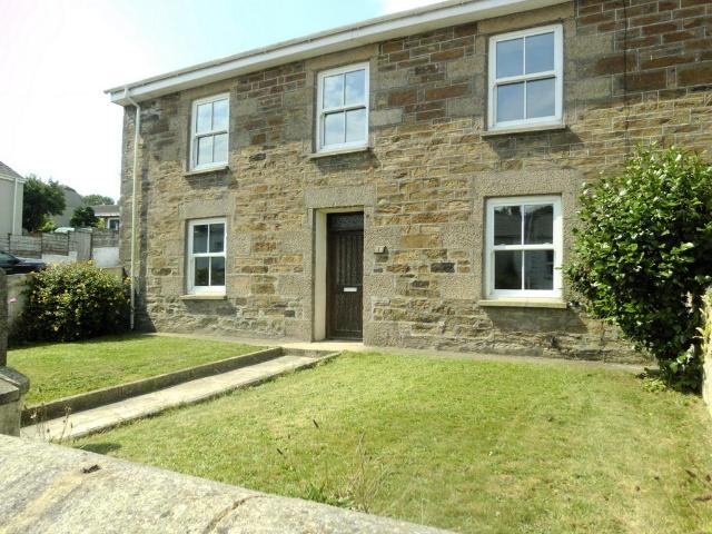 3 bedroom end of terrace house to rent