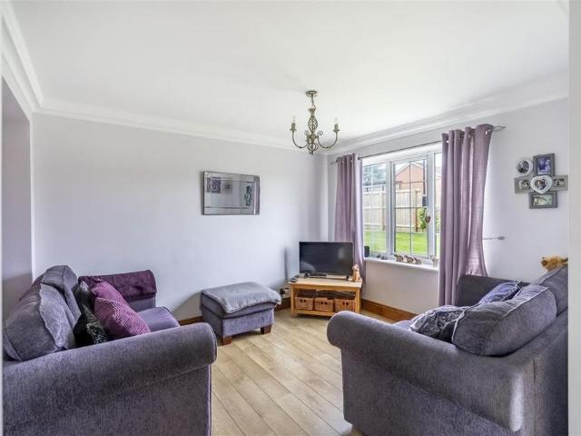 3 bedroom end of terrace house to rent