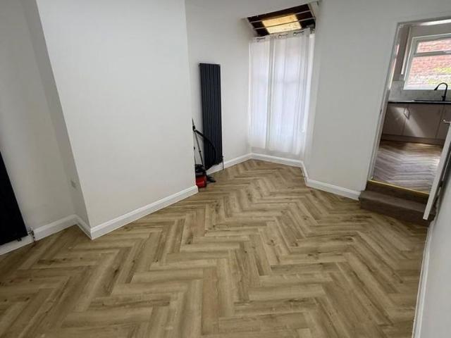 3 bedroom end of terrace house to rent