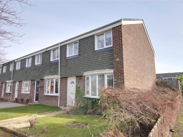 3 bedroom end of terrace house to rent