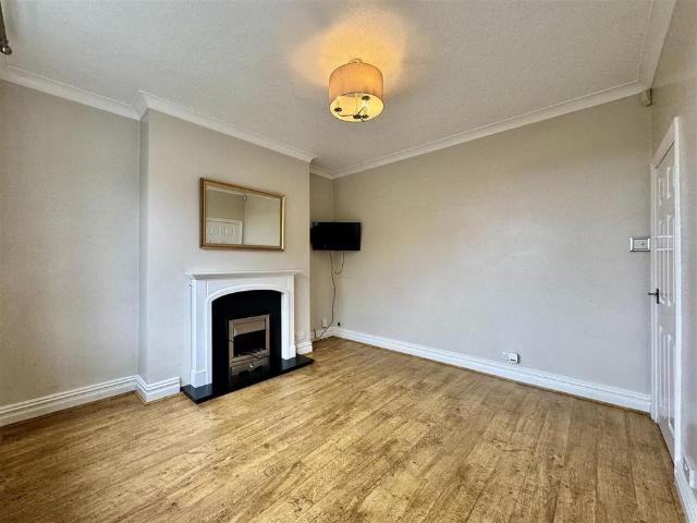 3 bedroom end of terrace house to rent