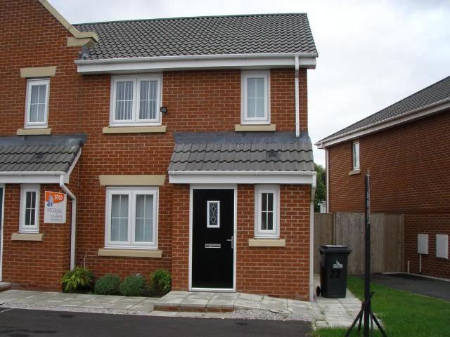 3 bedroom end of terrace house to rent