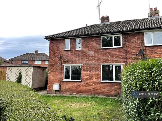 3 bedroom end of terrace house to rent