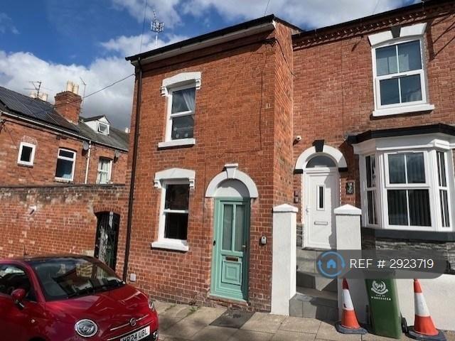 3 bedroom end of terrace house to rent