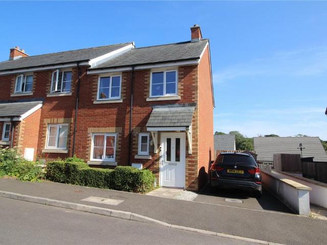 3 bedroom end of terrace house to rent