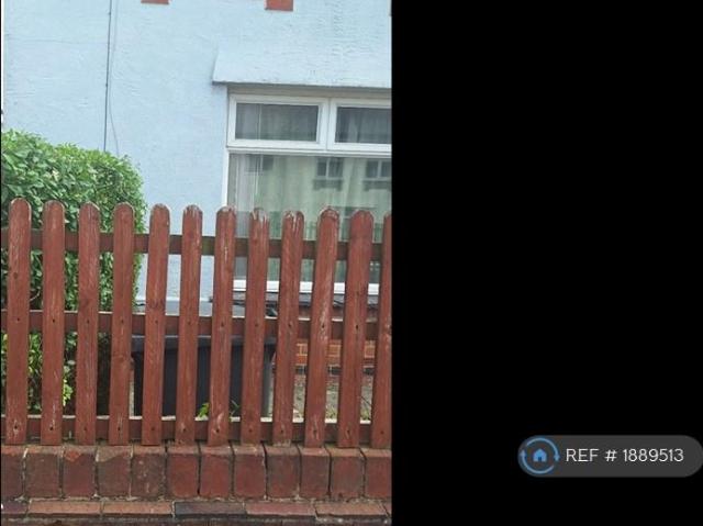 3 bedroom end of terrace house to rent